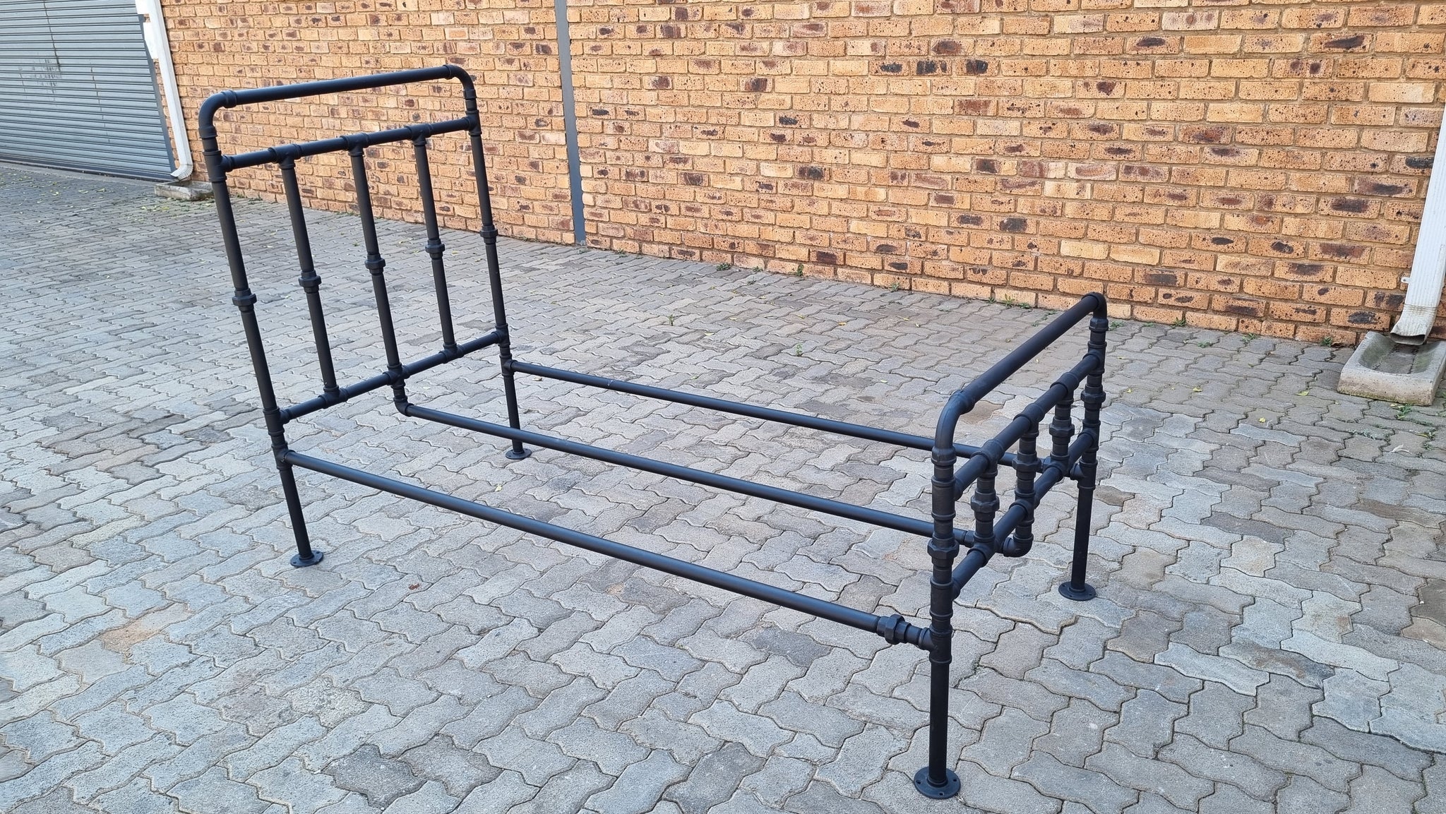 Pipe bed frame in 25mm pipe size format - New design – Aluminium ...